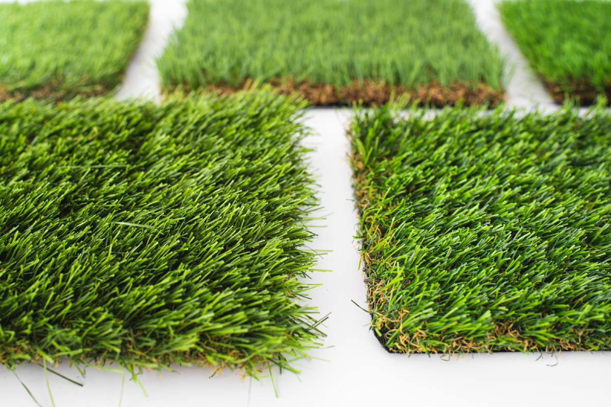 Can real grass and artificial grass be mixed? Are there any downsides?